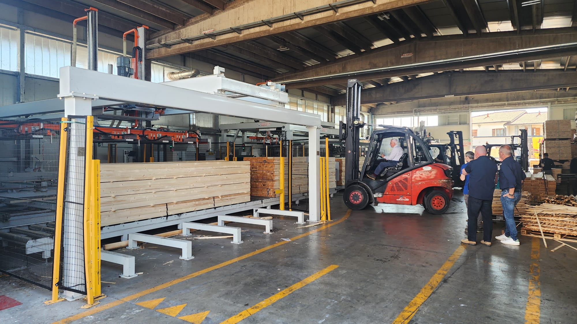 Inside a Large-Scale Automated Pallet Factory - Stirling Machinery - A ...
